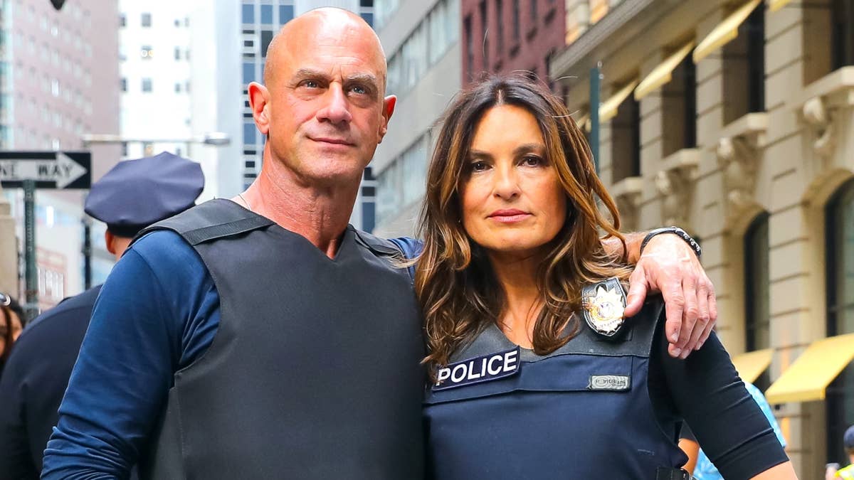 Christopher Meloni celebrates Mariska Hargitay's Broadway debut with ...