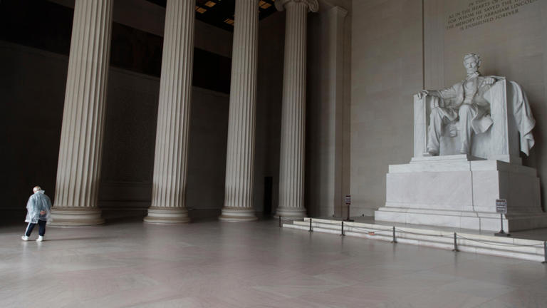 Trump announces Lincoln Memorial walkway extension to Potomac River