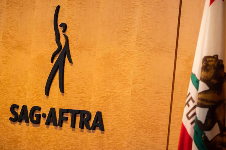 SAG-AFTRA members approve deal with major studios
