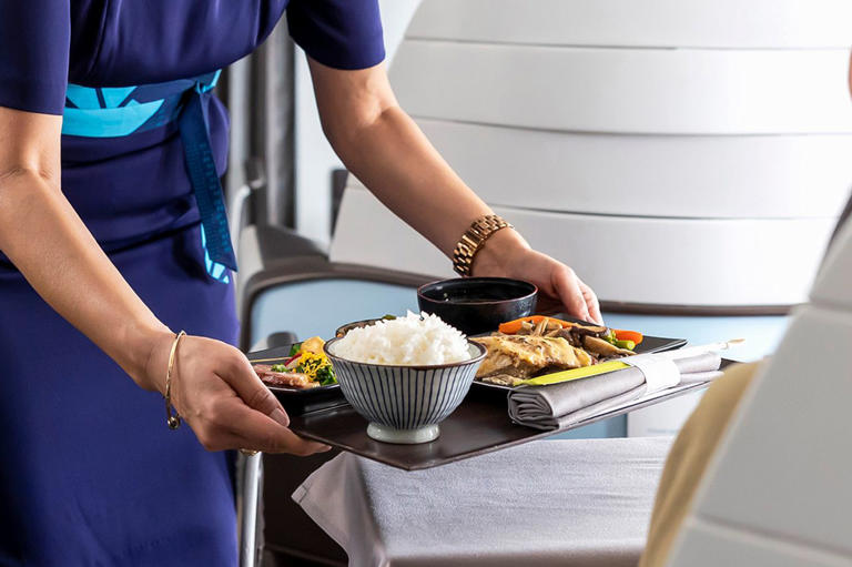 I flew Alaska Airlines’ Seattle-to-Tokyo route in business class—and it ...
