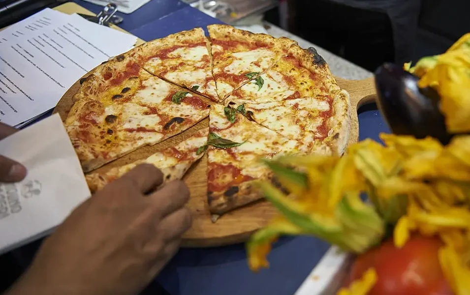 Neapolitan pizza secrets from Naples to your home