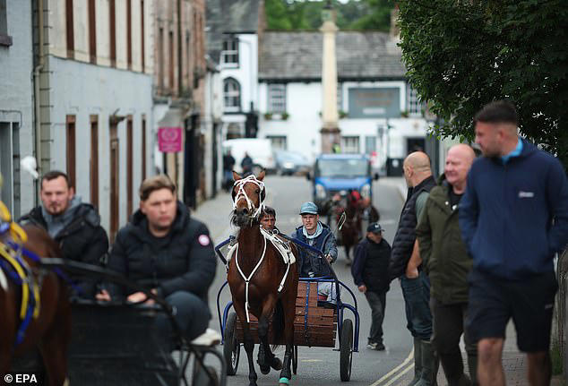 Appleby Horse Fair travellers enjoy the sun as police seize 99 ...