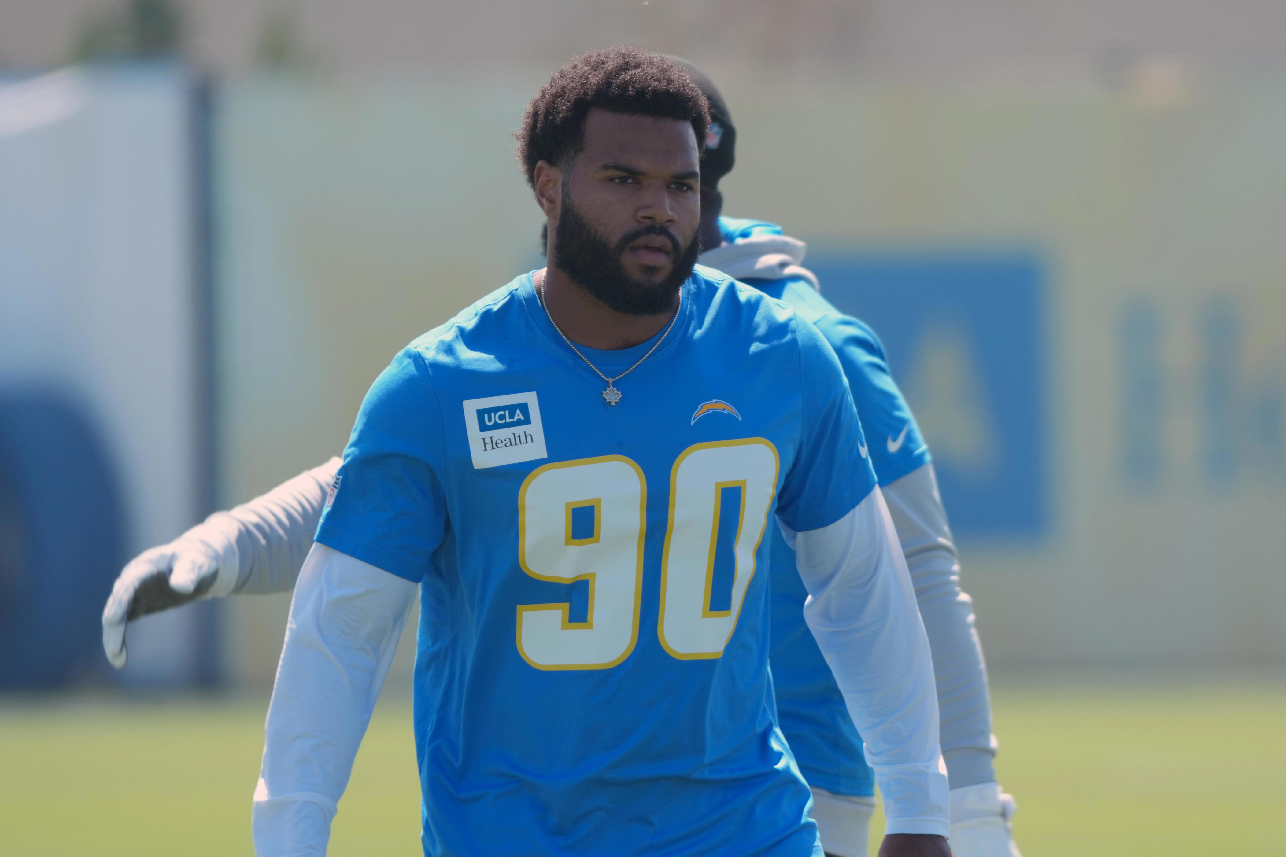 Chargers sign 1st-round pick Akheem Mesidor to rookie deal