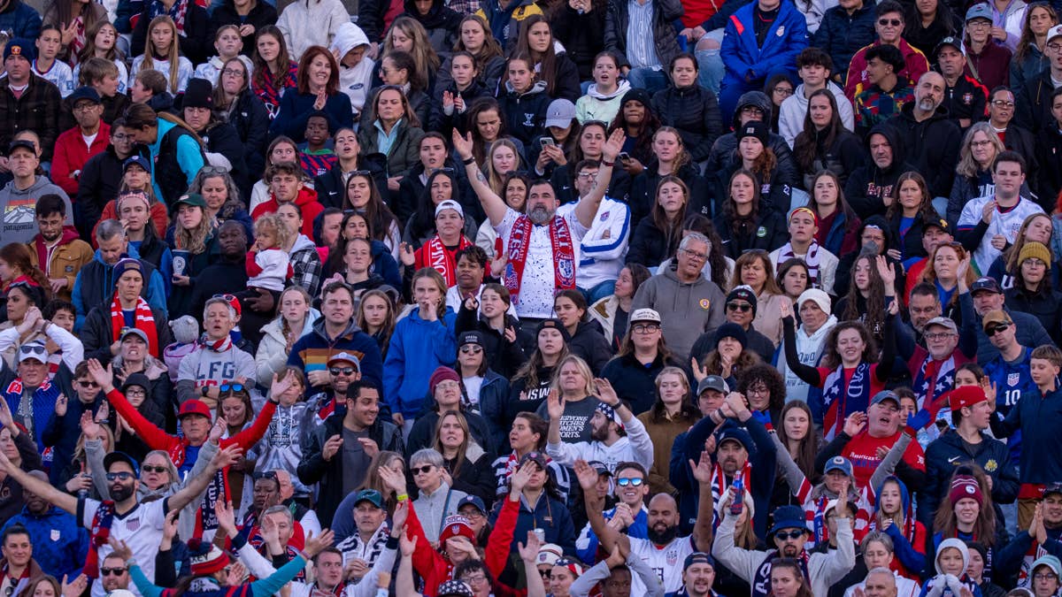 USMNT fans criticize lackluster chant ahead of FIFA World Cup kickoff
