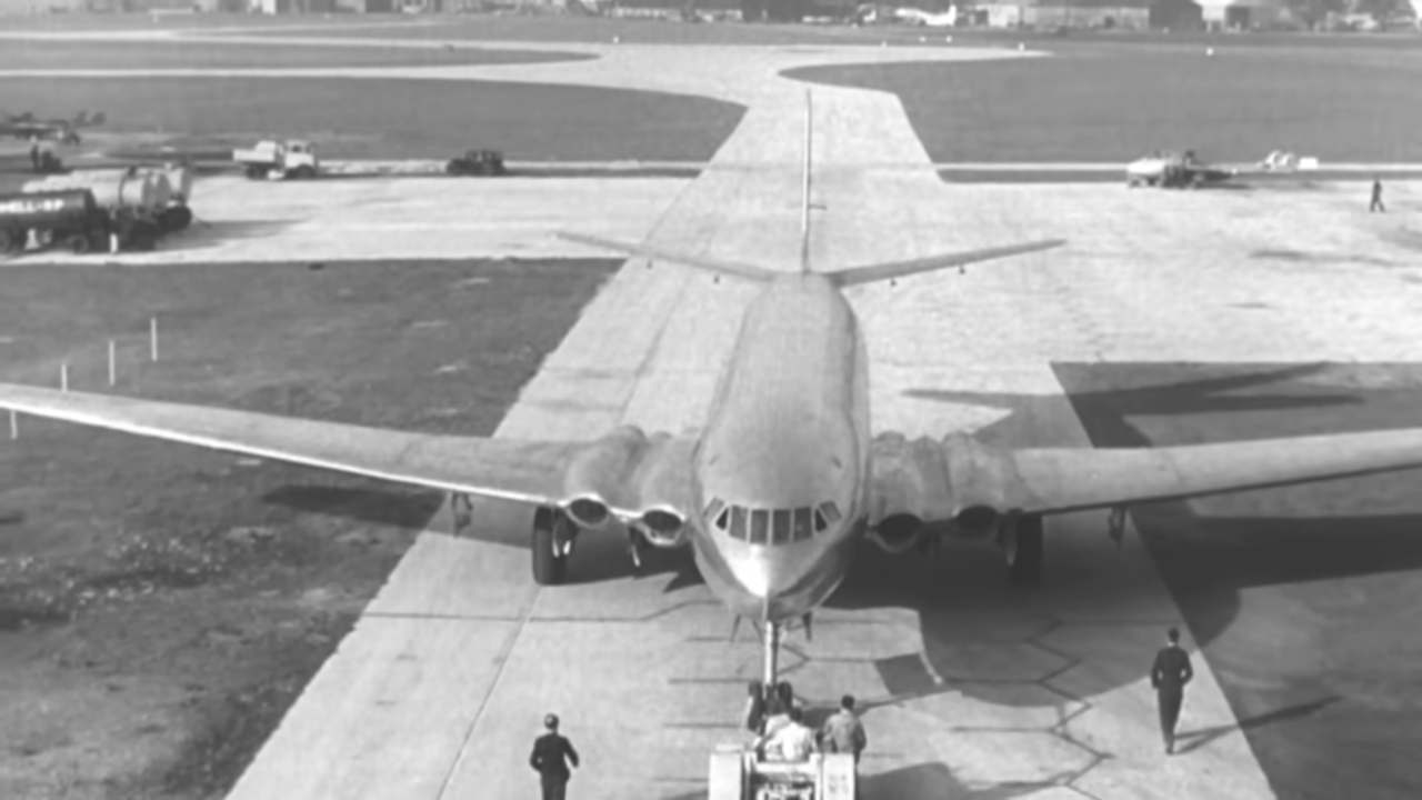 How Britain built a giant airliner bigger than a 747 - 8 engines 16,000 ...