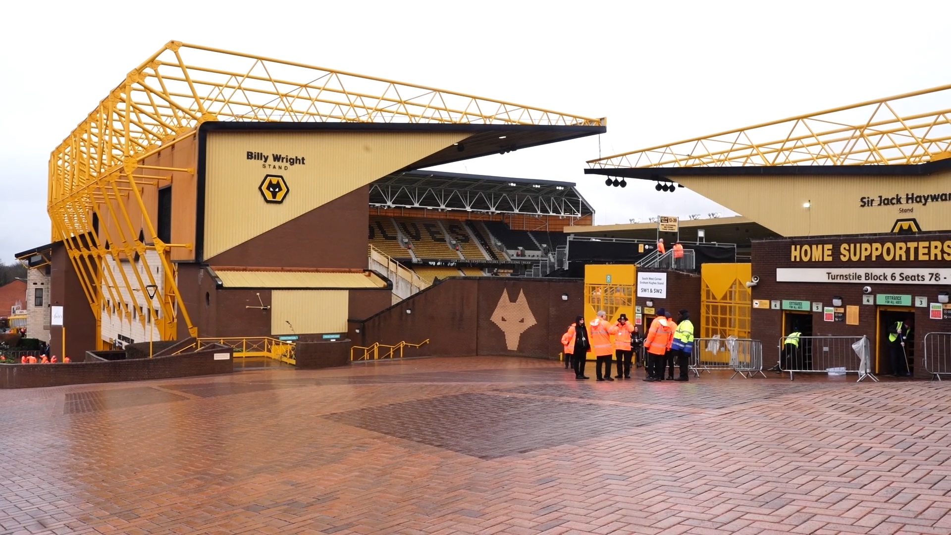 Wolves eye move for Sunderland goalkeeper