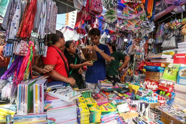 Back-to-school shoppers flock to Divisoria for affordable school supplies