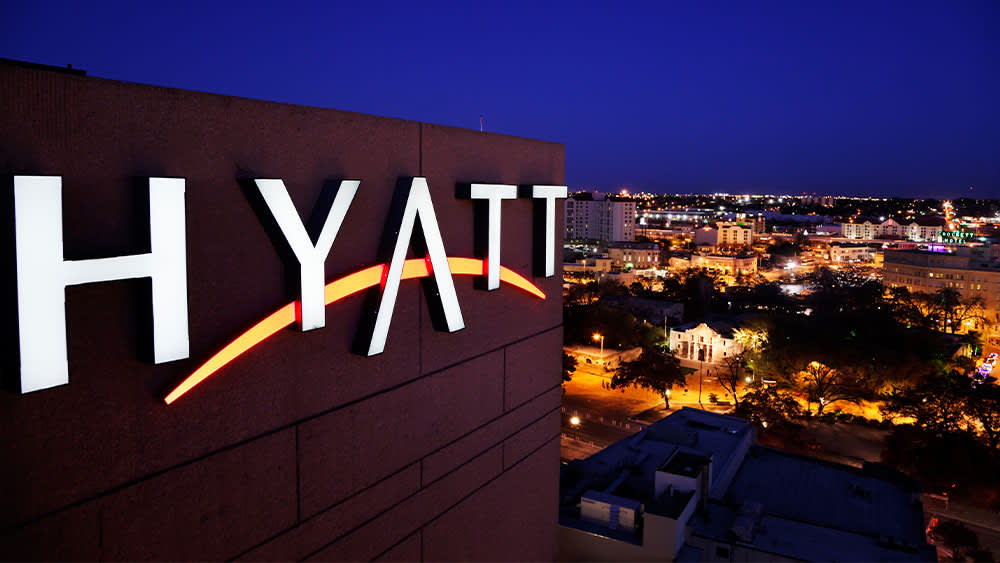 These 3 stocks hit new highs despite stock market weakness
