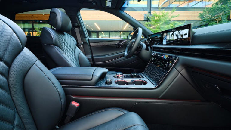 2026 Genesis GV80 Coupe Black AWD: A bold design contrast