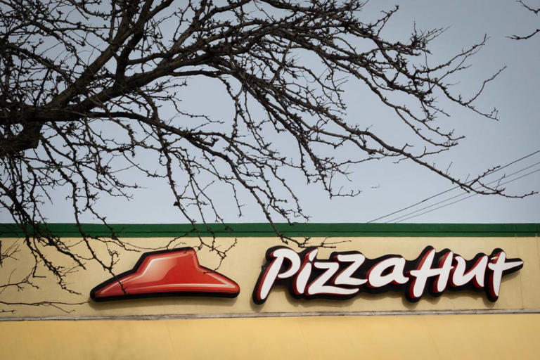 Pizza Hut facing $100 million lawsuit over delivery system