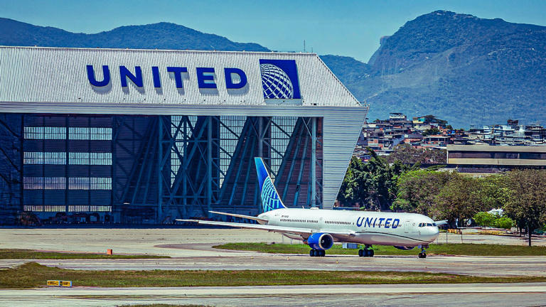 NTSB: United Airlines pilot warned of low & slow approach before ...
