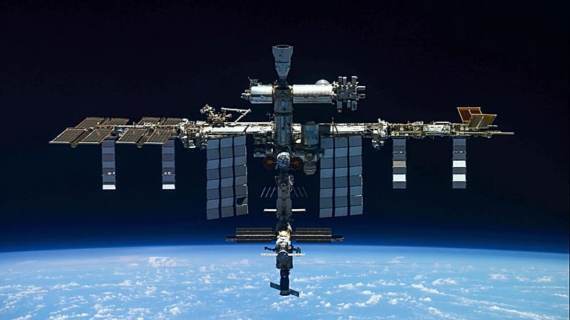 NASA orders astronauts to take shelter after new leak aboard the ...