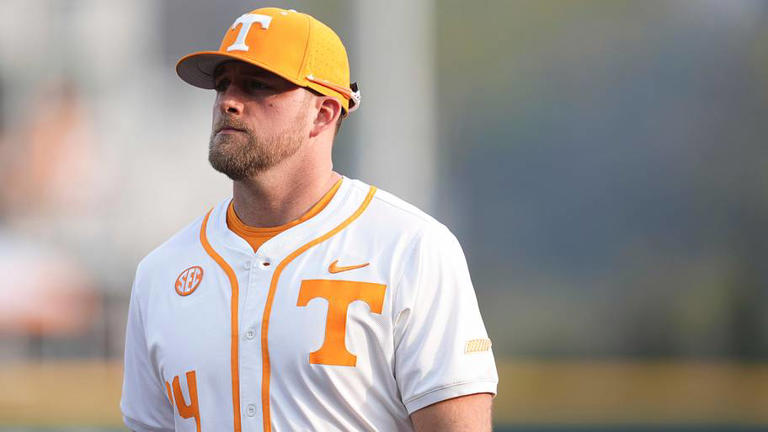 Tennessee baseball flame-throwing pitcher announces return to program