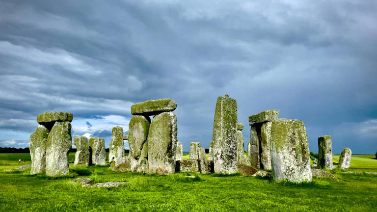 New study reveals how glaciers and humans moved Stonehenge from ...
