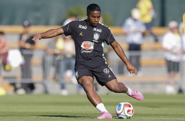 Endrick exalta Neymar, elogia Ancelotti e revela ajuda para aprender inglês
