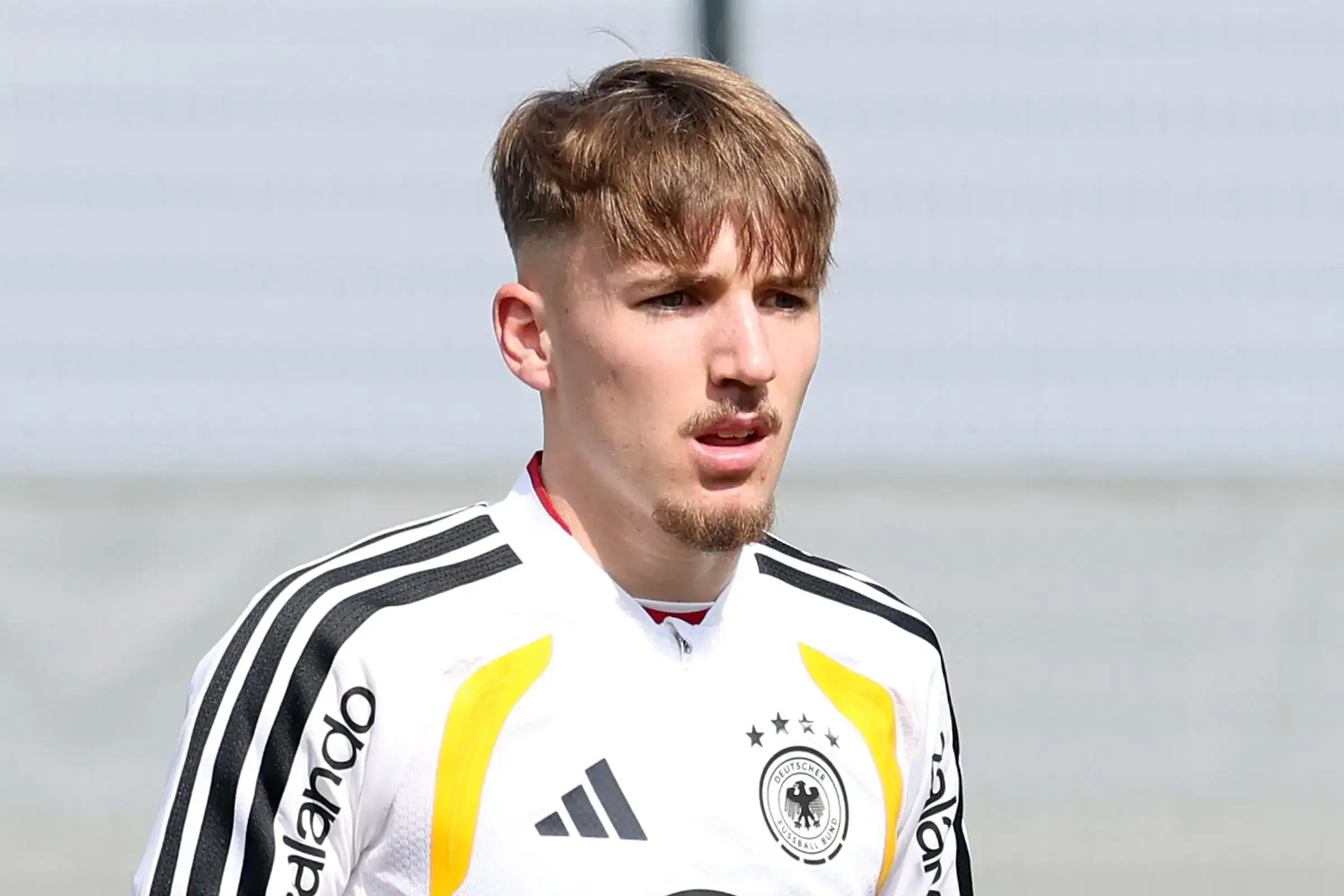 Lennart Karl sofre lesão e está fora da Copa do Mundo, diz jornal alemão