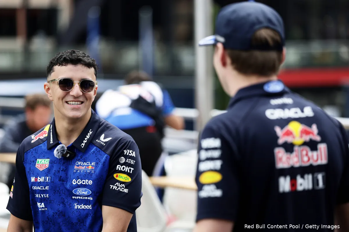 Voormalig Red Bull-monteur prijst Verstappen na ommekeer: "Daar moet je ...