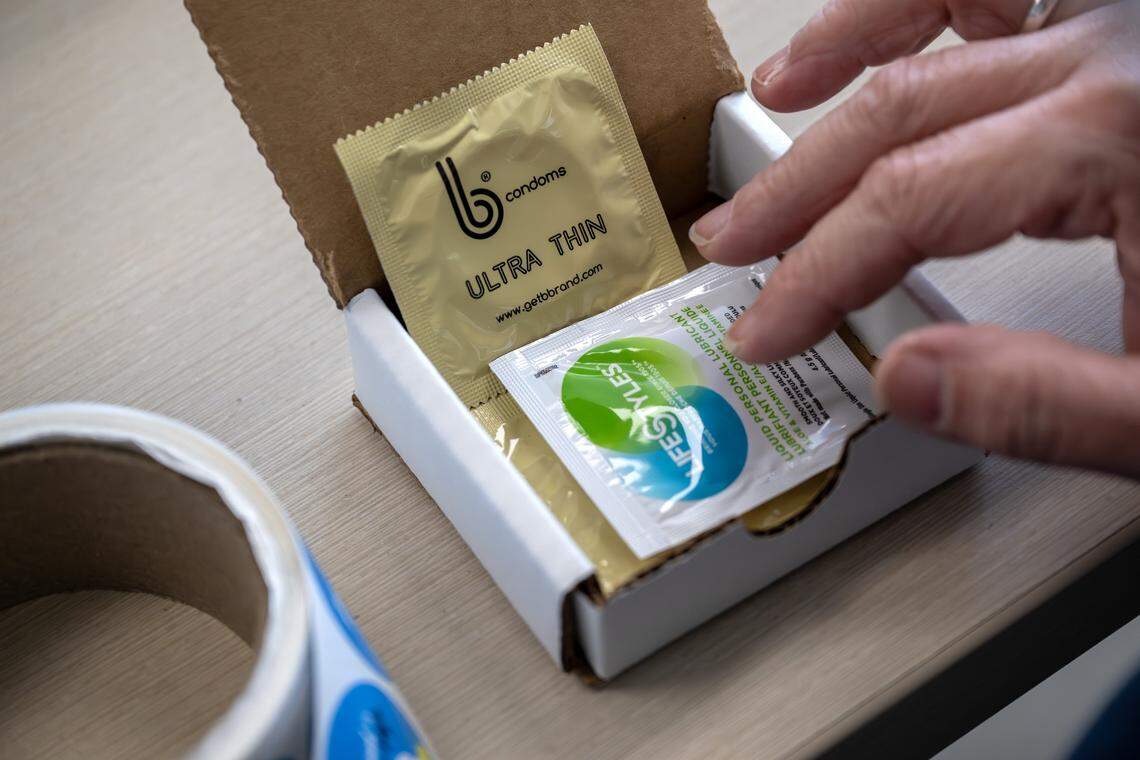 Planned Parenthood preps 5,000 safer-sex kits, with condoms, for KC ...