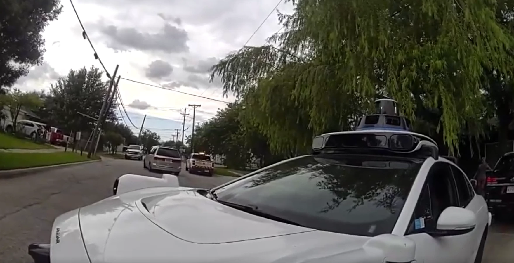 A self-driving Waymo blocked emergency crews at explosion scene for ...
