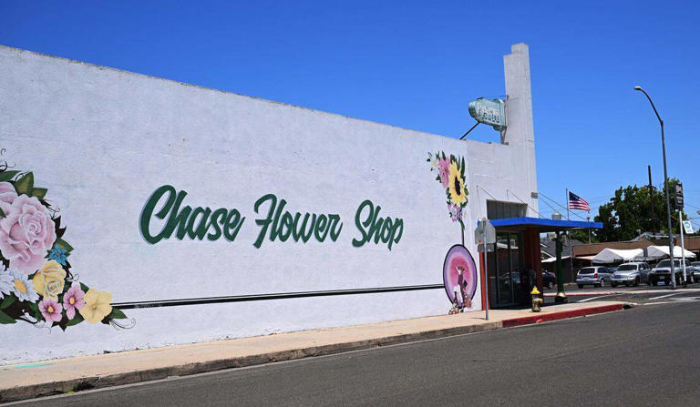 Flower shop closes in Fresno's Tower District after 80+ years. What ...
