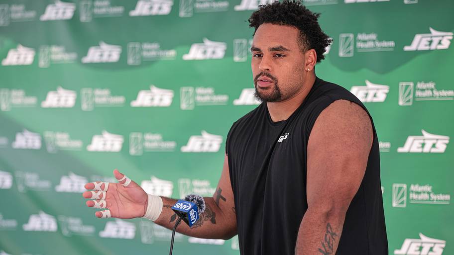 Geno Smith's outlook is brighter than ever after young tackles impress ...