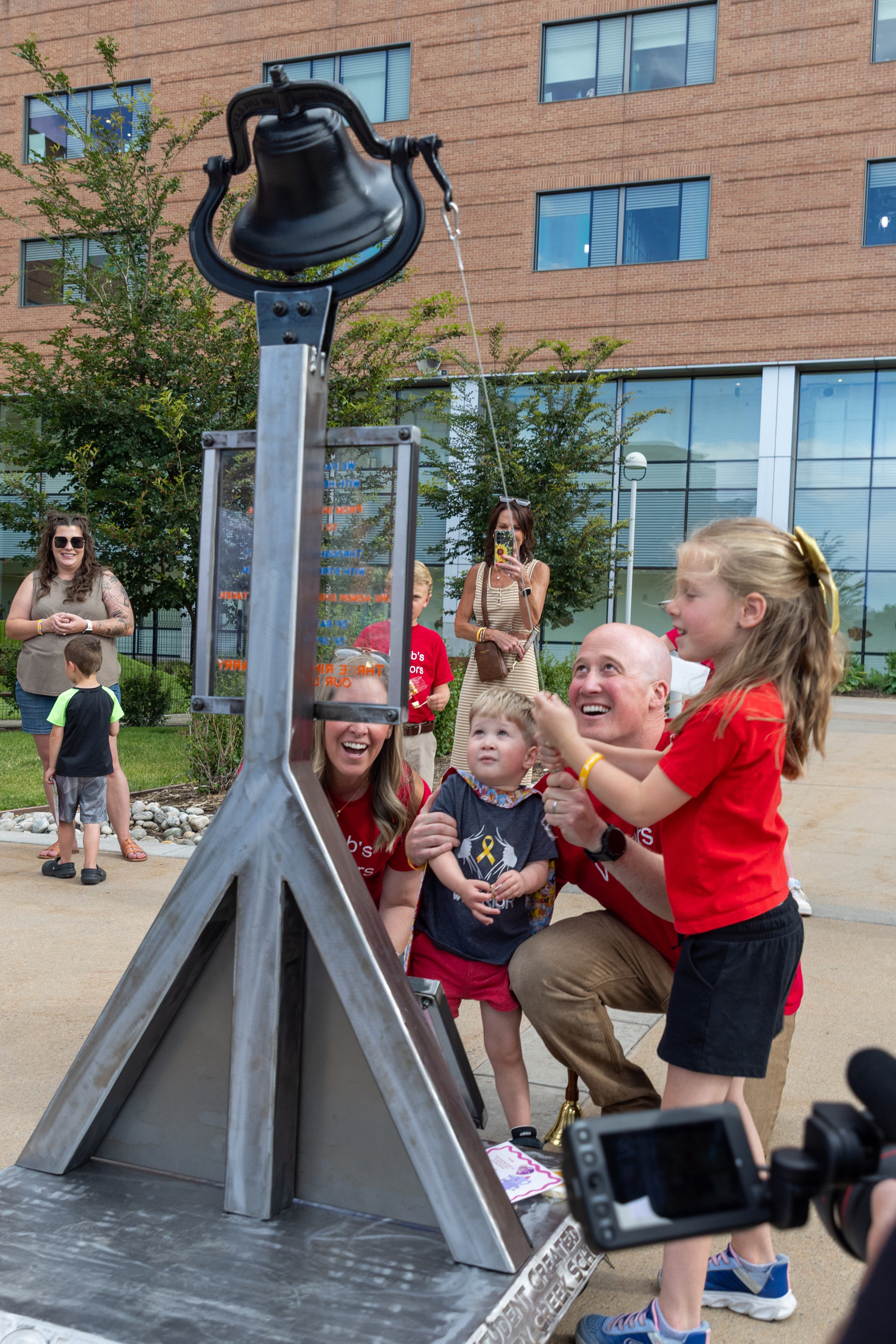 Colorado Springs child rings warrior bell at Children’s Hospital ...