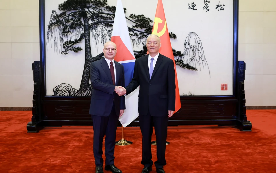 Xi confidant Cai Qi takes helm of Central Party School