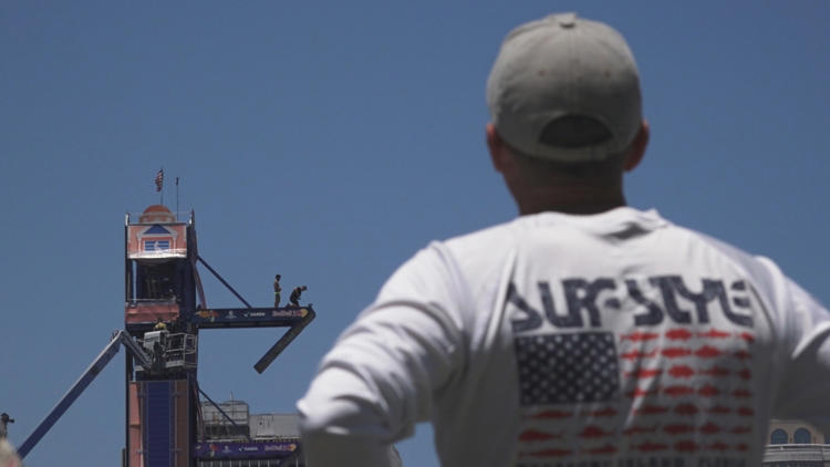 Red Bull Cliff Diving World Series makes a splash at St. Pete Pier