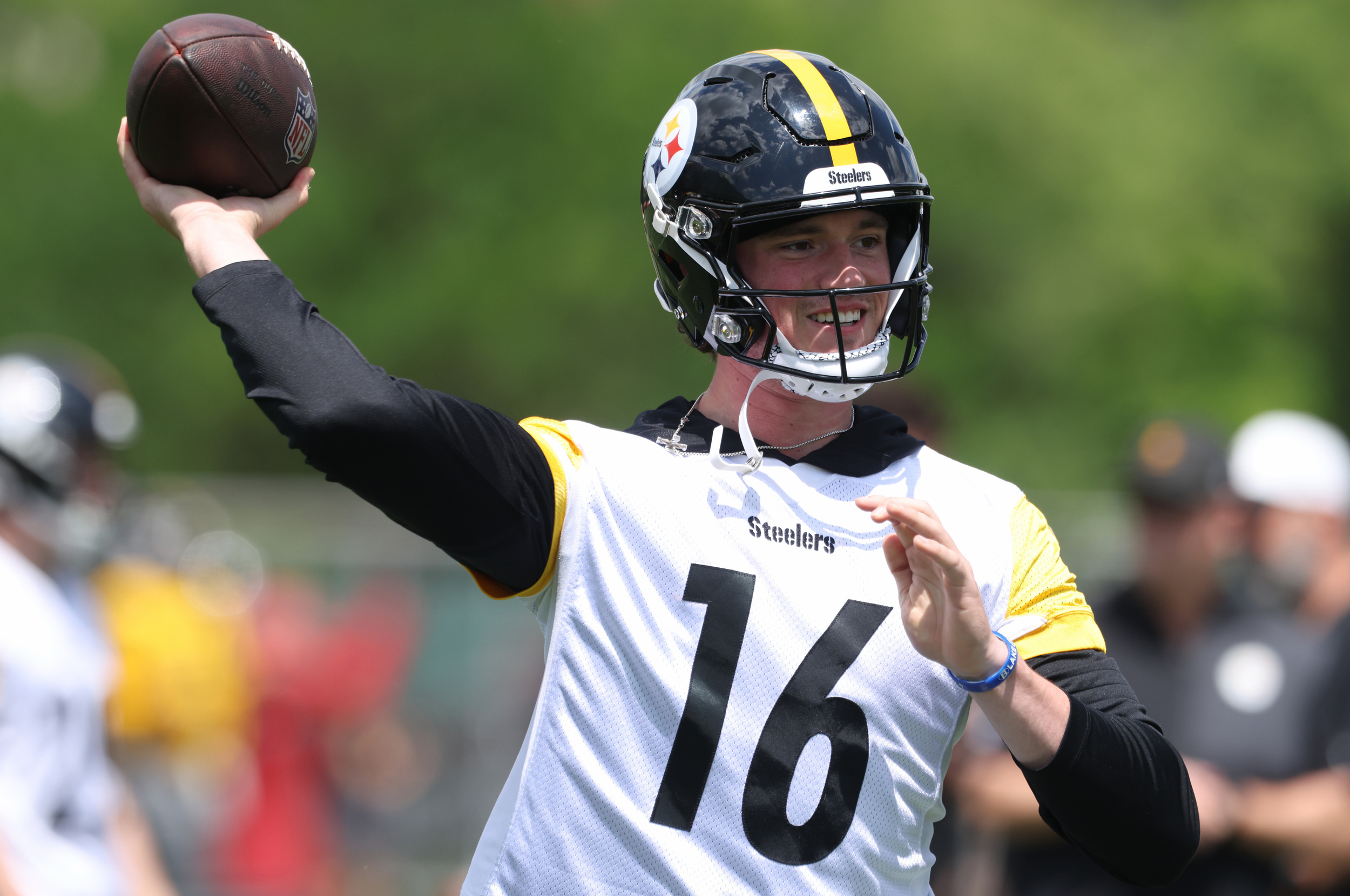 Steelers watch as rookie QB Drew Allar learns critical lesson from ...