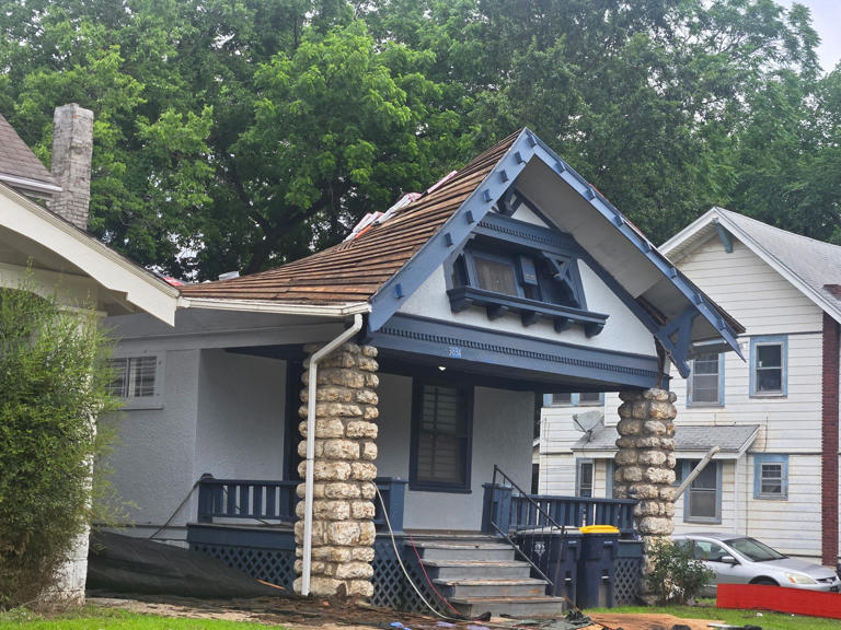Roof partially collapses at Kansas City home, no injuries reported
