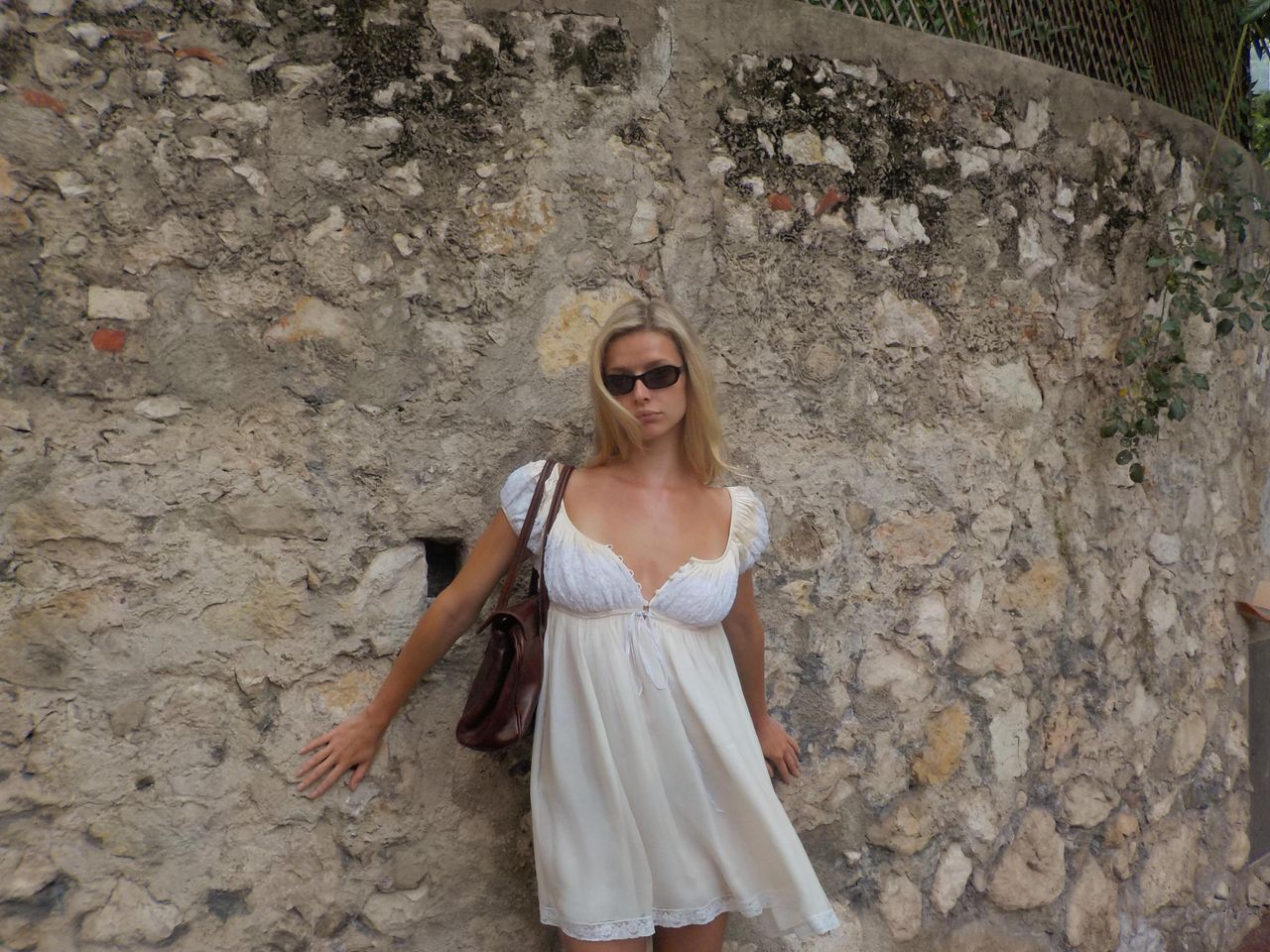 Apple Martin, 22, is the mirror image of mom Gwyneth Paltrow in a ...