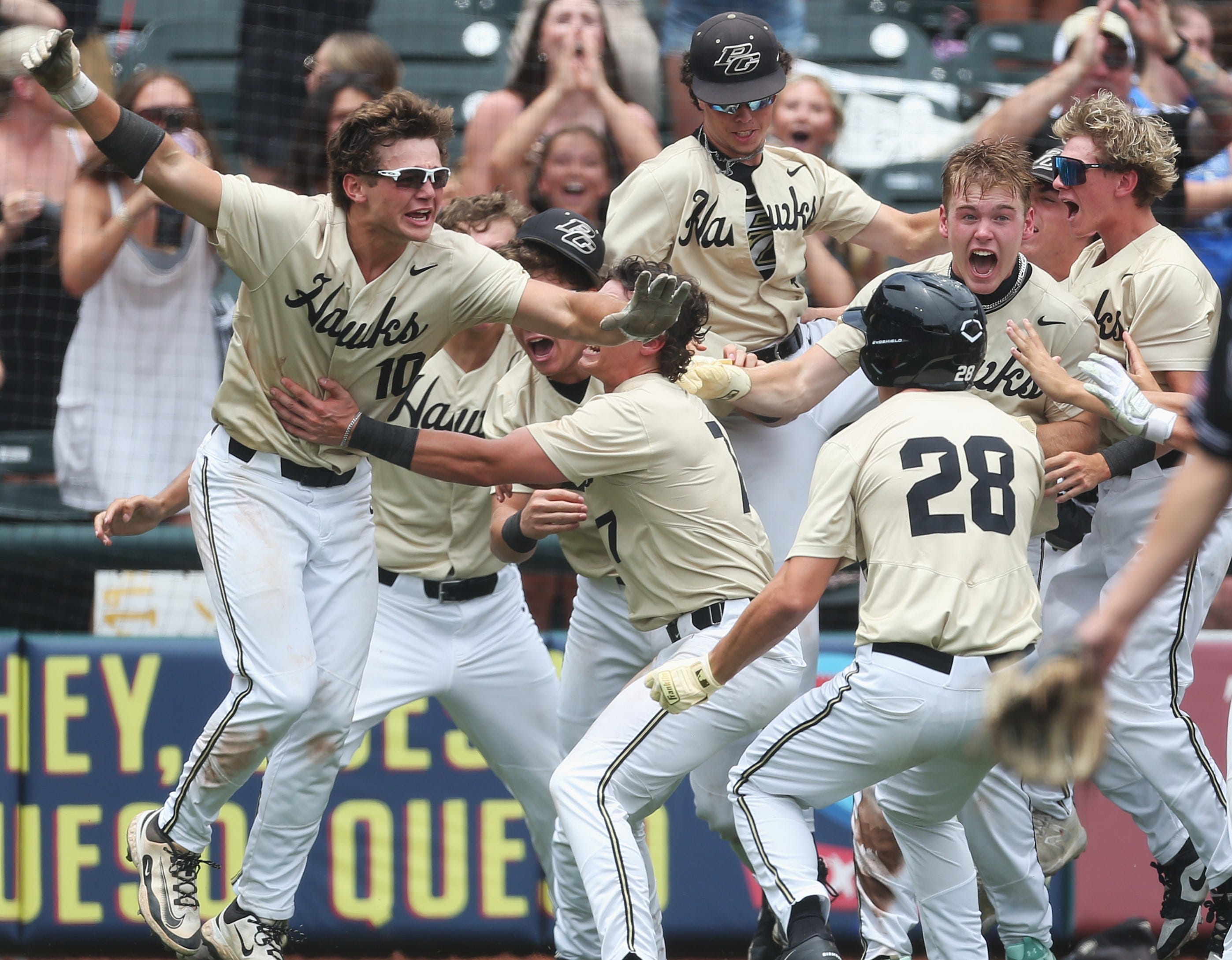 Texas high school baseball team wins UIL state title in wild walk-off
