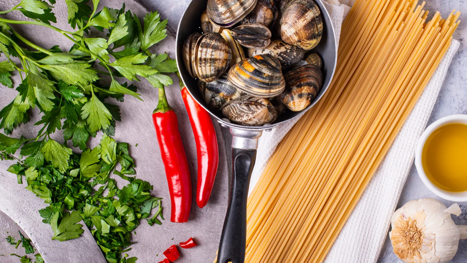 This pasta and clams with marinara tastes like the kind of seafood ...