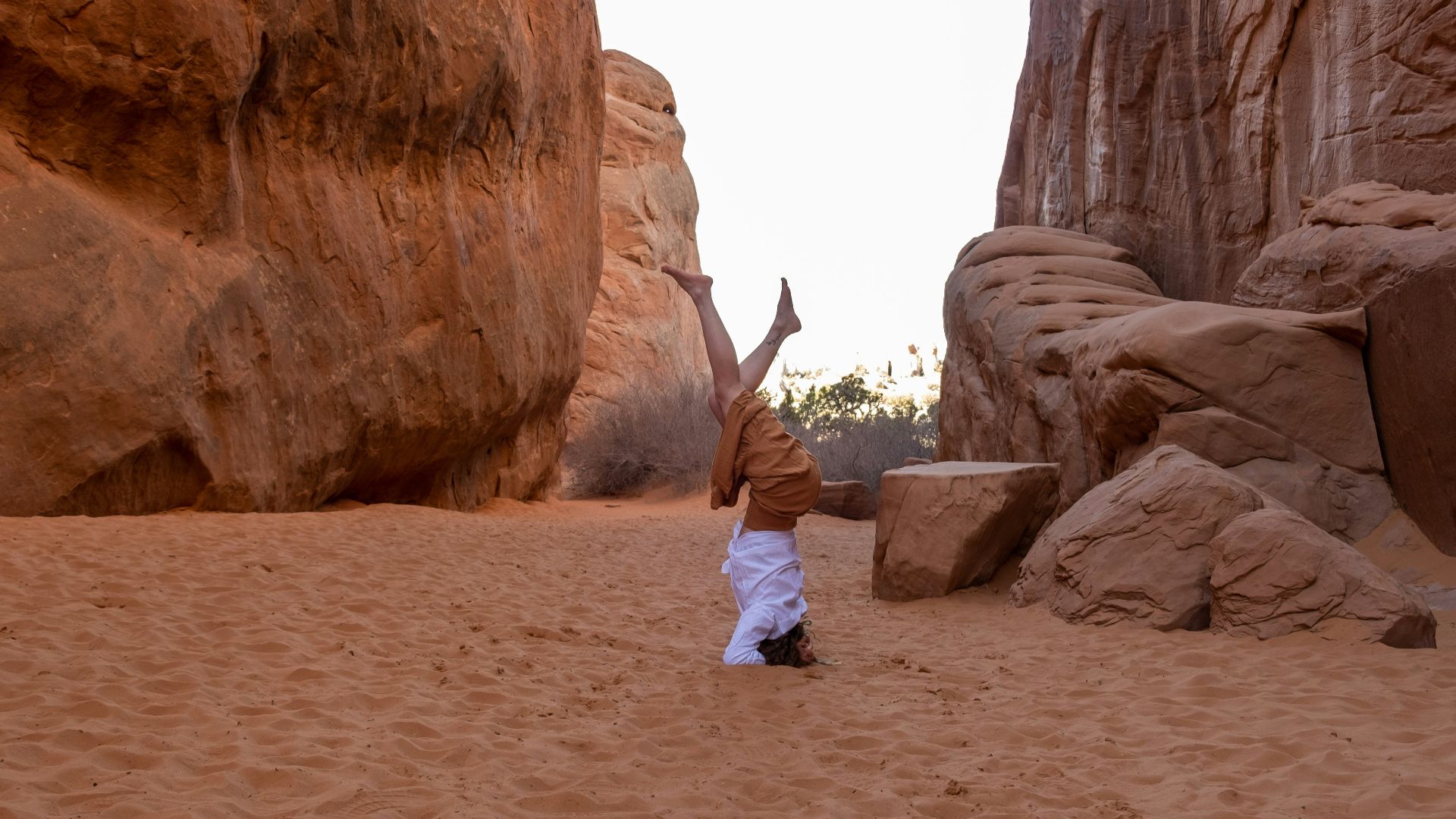 10 yoga poses that can actually hurt you & 10 that are perfectly safe