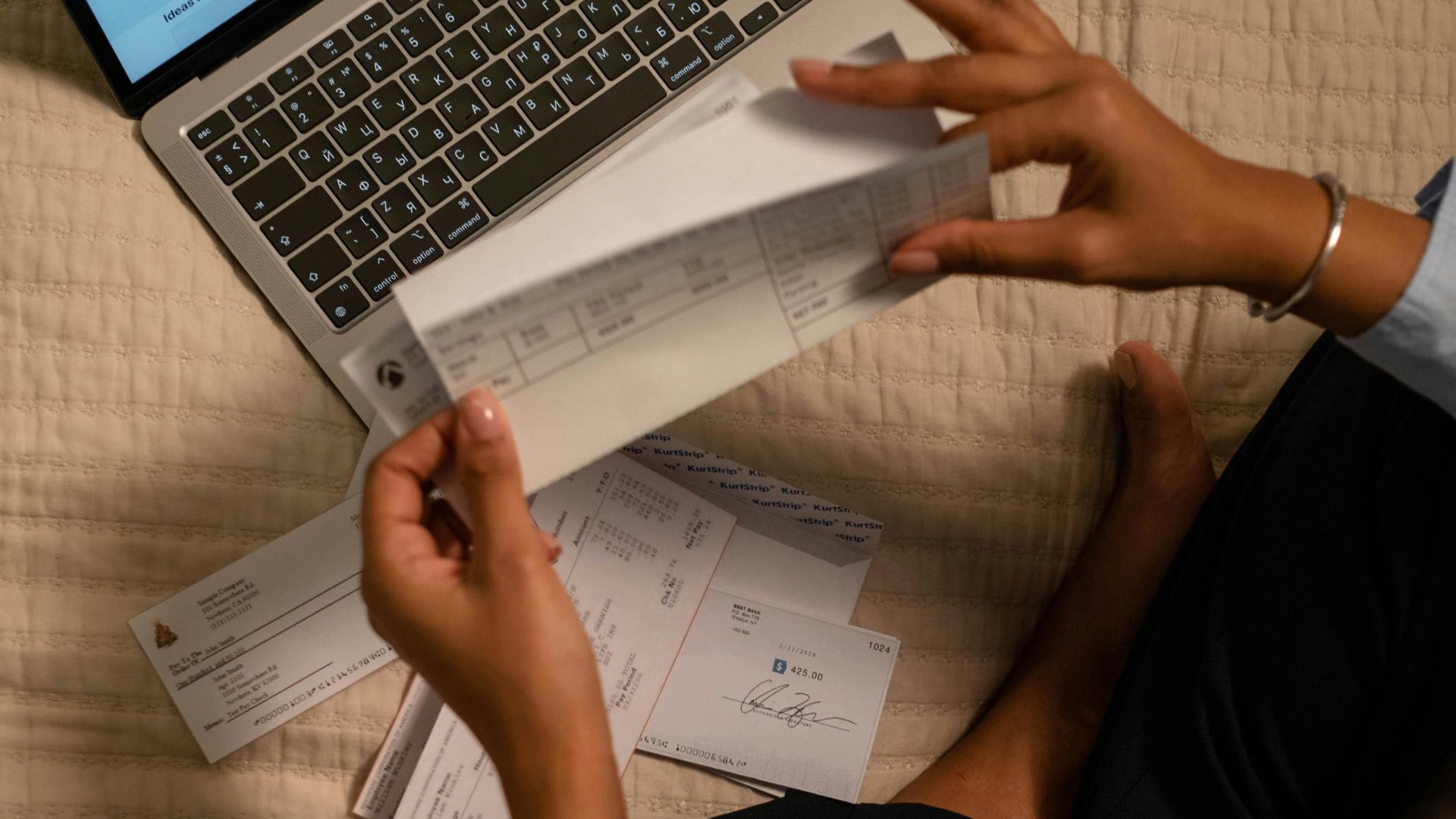 20 bad financial habits that are ruining young people's ability to save