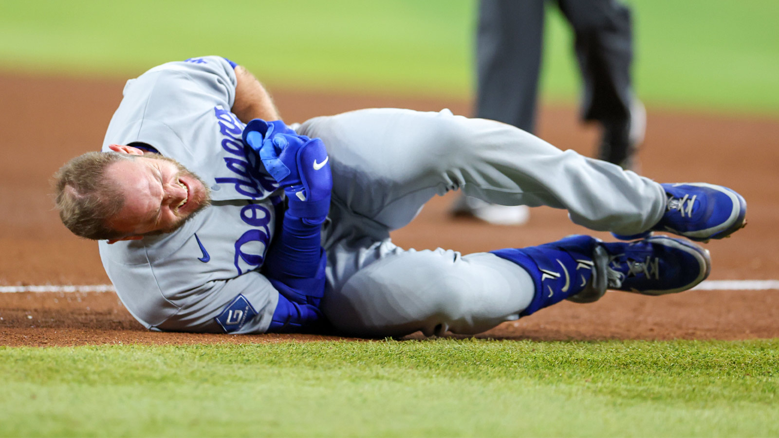 Dodgers news: Max Muncy violent collision prompts Diamondbacks manager ...