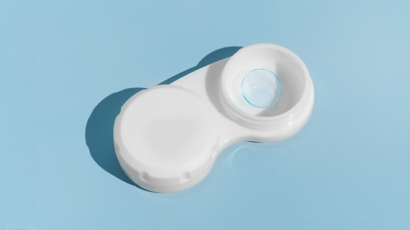 Scleral lenses for managing dry eye disease