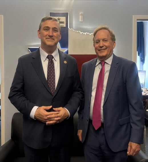 Moran meets with Paxton but won’t offer personal endorsement
