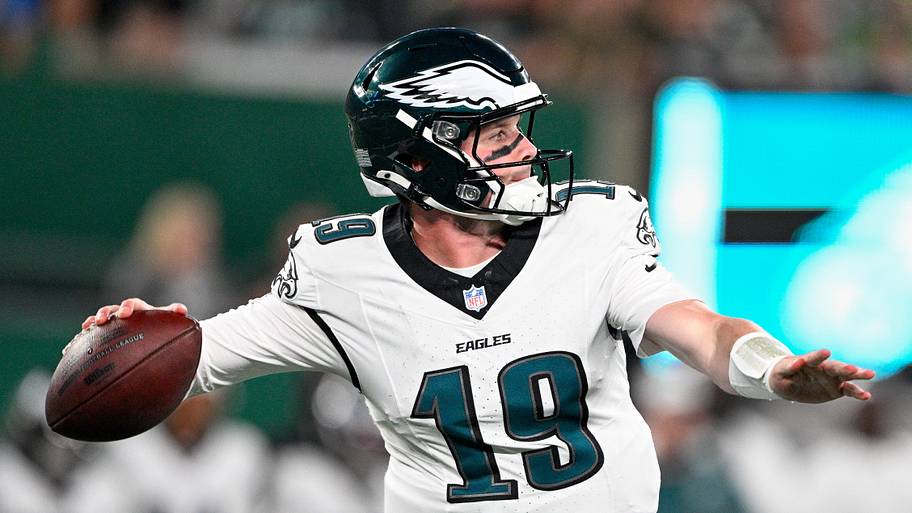 Former Eagles depth player already on thin ice with his new team