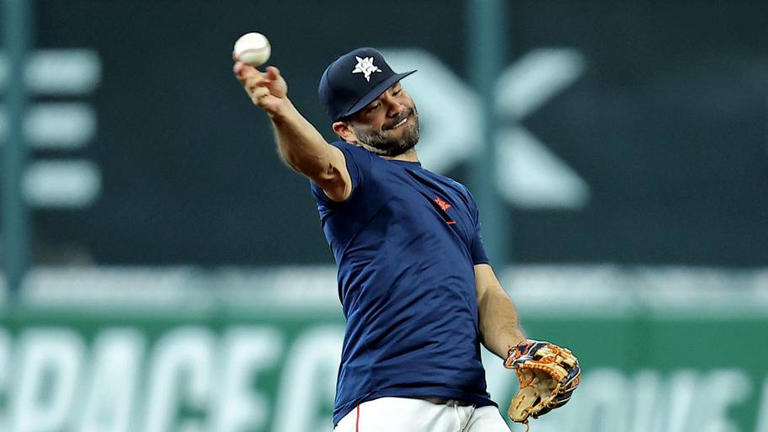 Even Jose Altuve surprised by his quick return to Astros lineup