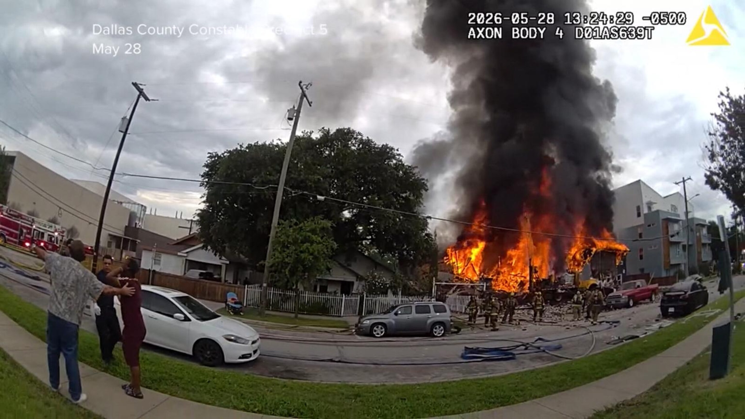 Waymo car disrupts first responders of deadly Dallas apartment complex fire