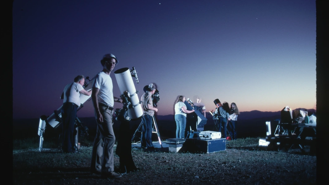 Thin atmosphere found on distant Kuiper Belt object