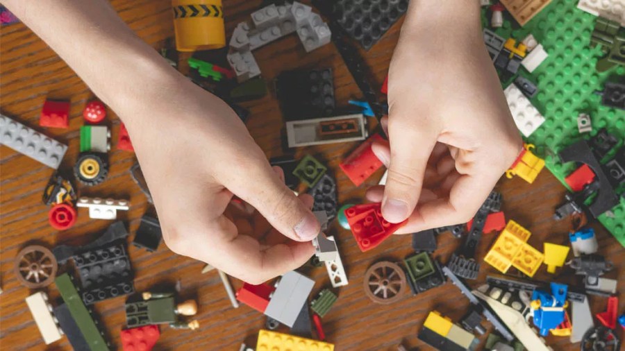 Bricks and Minifigs closes Keizer store amid Star Wars Lego collection ...