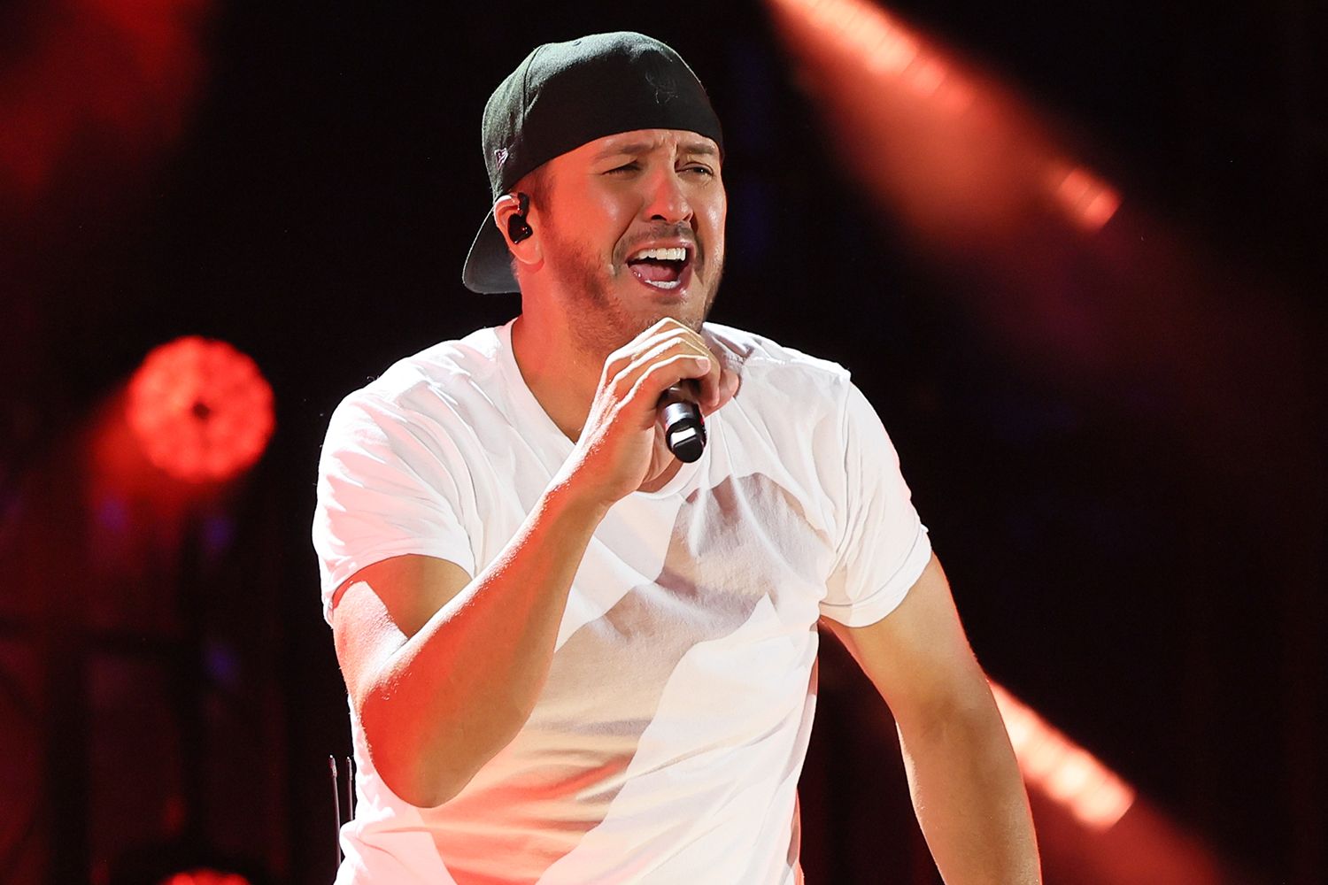 Luke Bryan slams 'trolls' who accused him of using AI to write new song ...