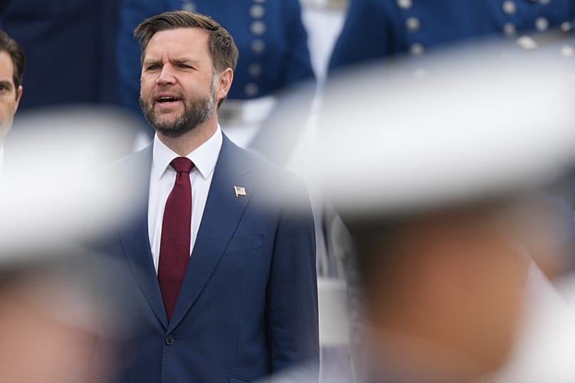 Le vice-président américain JD Vance fustige la gestion britannique du ...