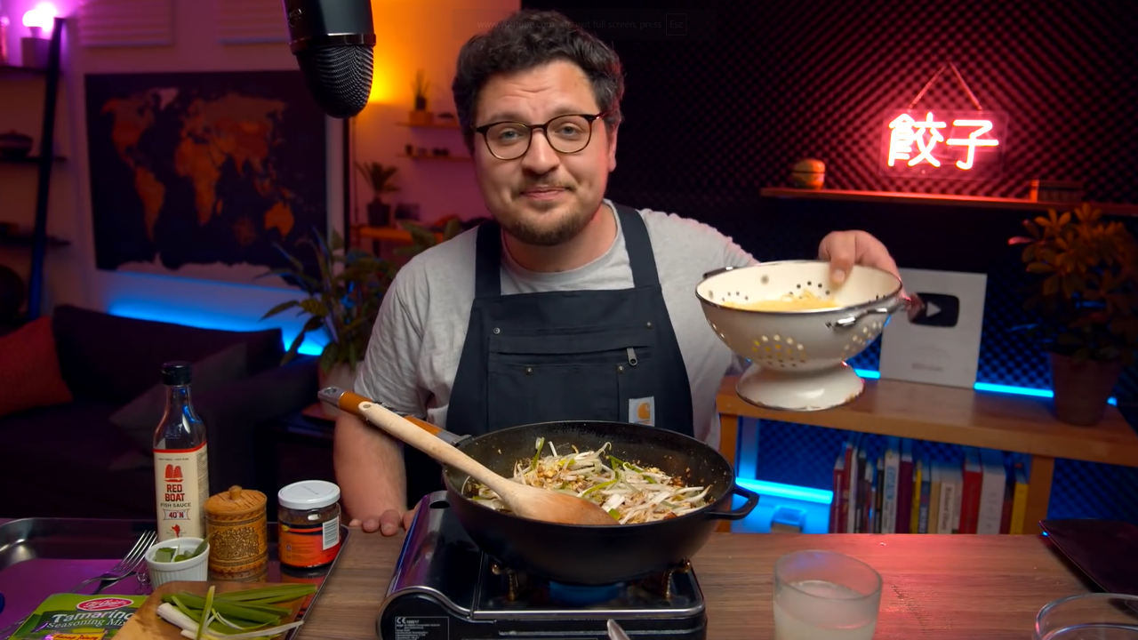 Turning pad thai into pasta | Creative Thai-Italian cooking challenge