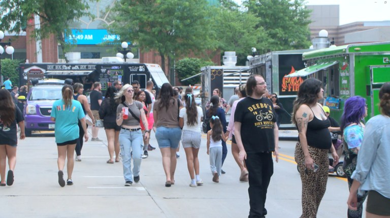Siouxlanders flood 4th Street for first 2026 Food Truck Fridays