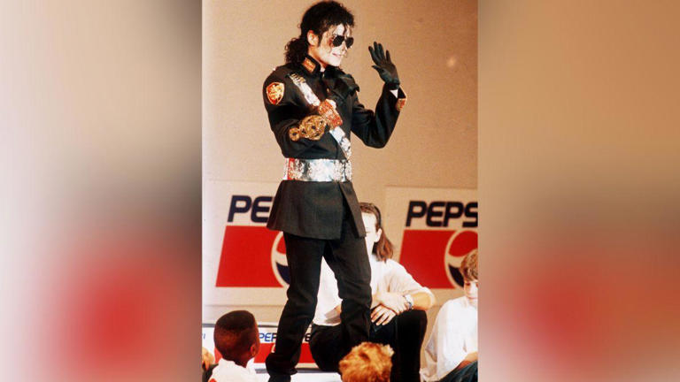 Michael Jackson's former cook claims he witnessed singer 'grope ...