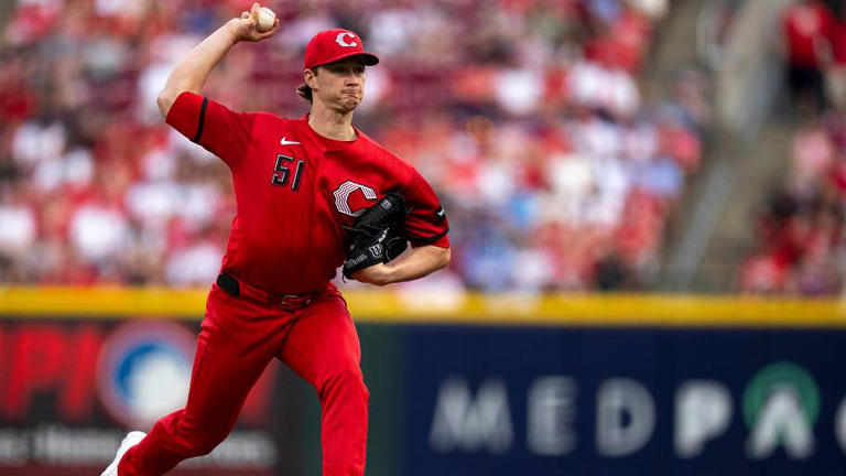 Reds announce pitching coach Derek Johnson will take personal leave of ...
