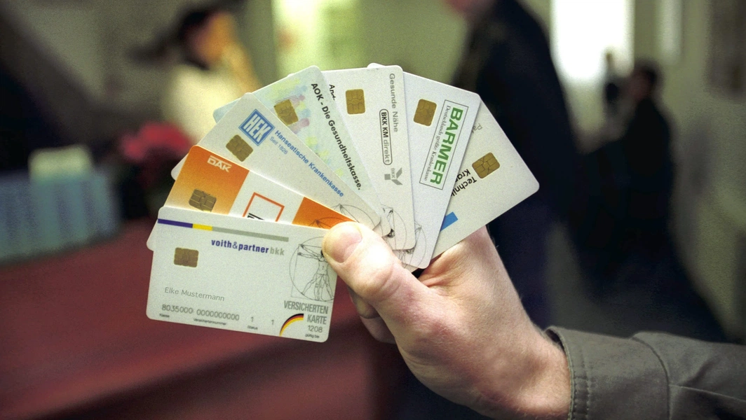 Choosing between HMO and PPO plans made simple